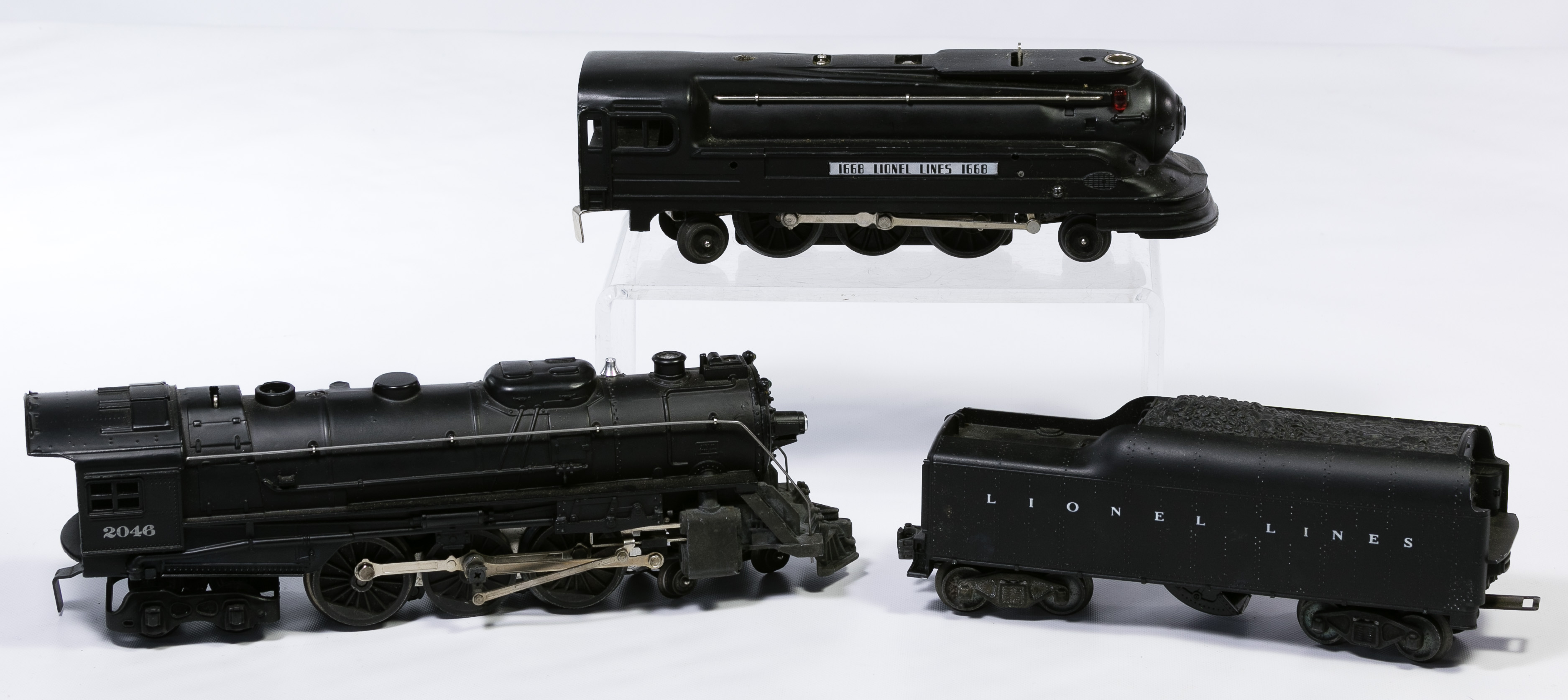 Lionel #2046 Locomotive and 2046W Whistling Tender